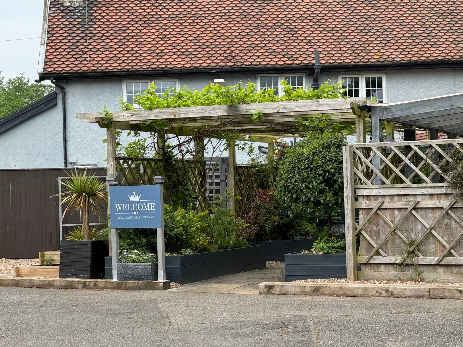 Crown At Rolleston – Pub Restaurant Bar near Southwell Racecourse